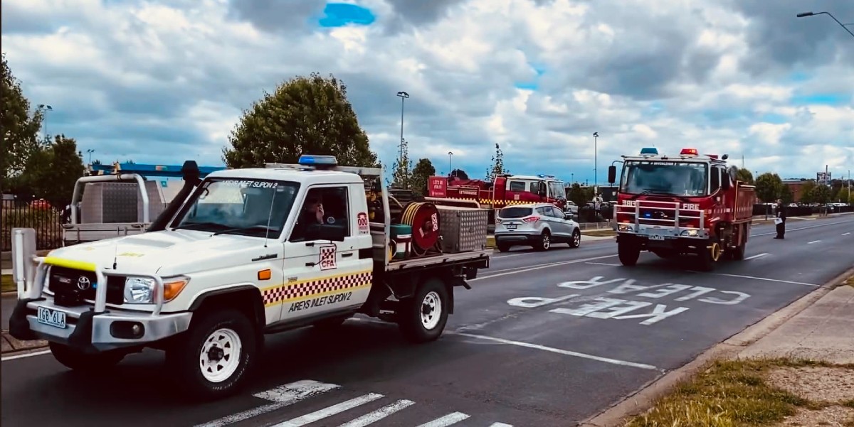 Local CFA crews help battle Queensland fires - bay 93.9