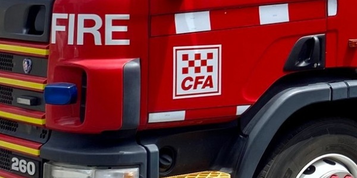 Vehicle rolls in Anakie - bay 93.9
