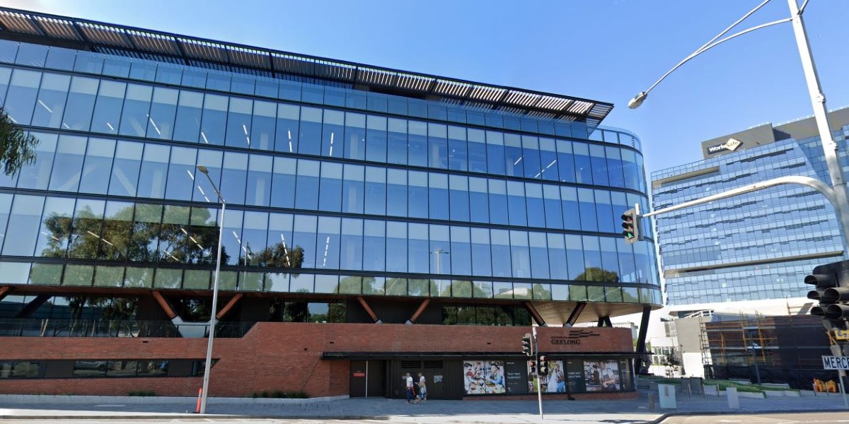 Council staff ordered back to the office - bay 93.9