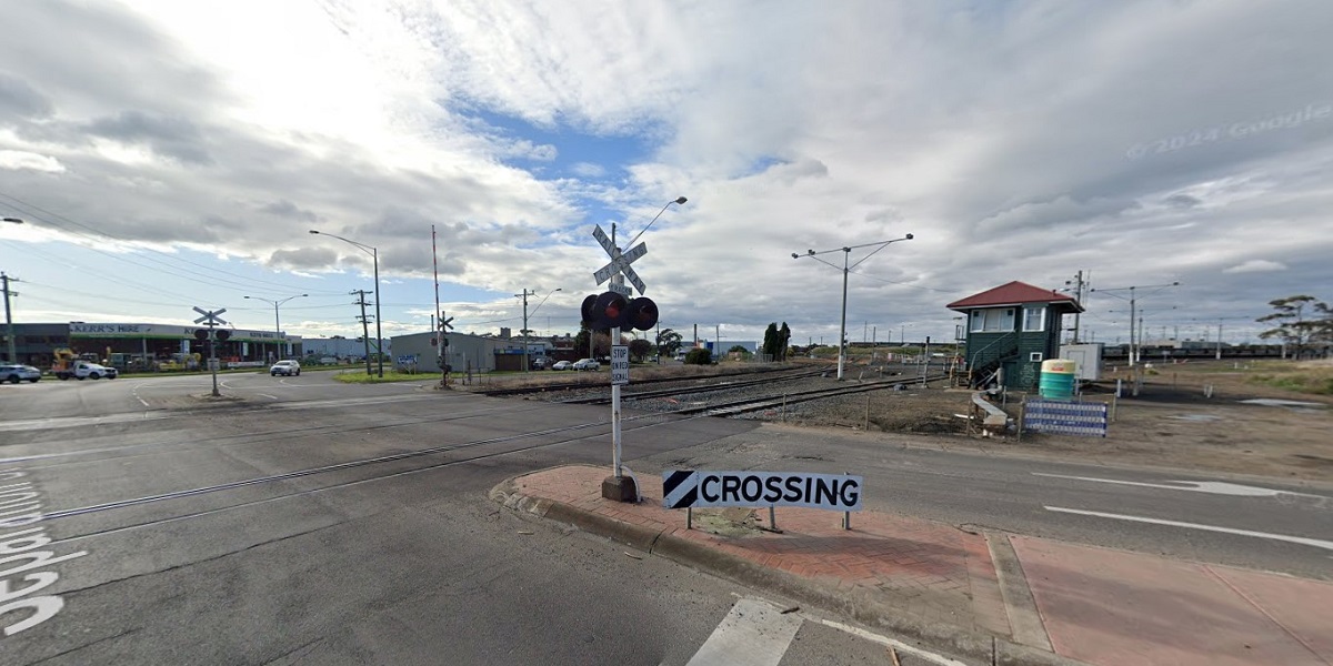 Train brought to a halt in North Geelong - bay 93.9