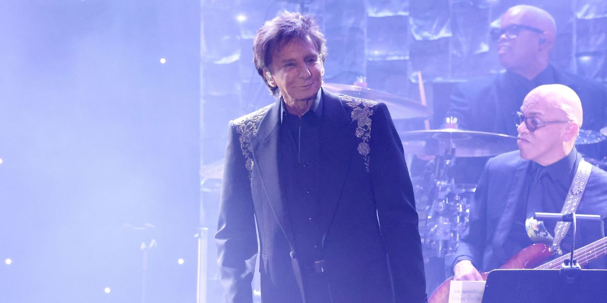 Barry Manilow Proves He is Truly Unstoppable After Cancer Battle - bay 93.9